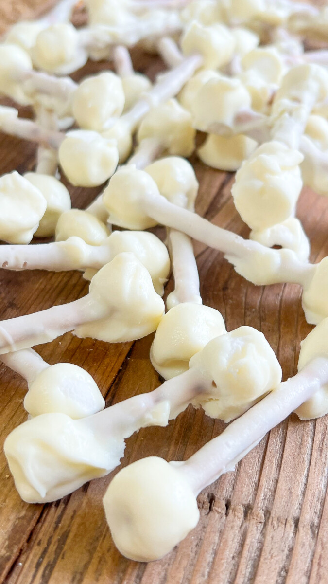 Easy Halloween Pretzel Bones