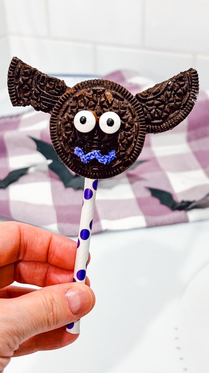 Easy Bat Oreo Pops