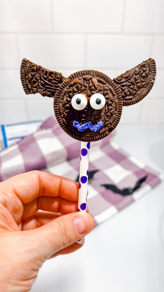 Easy Bat Oreo Pops