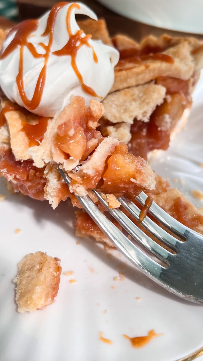 Homemade Caramel Apple Pie